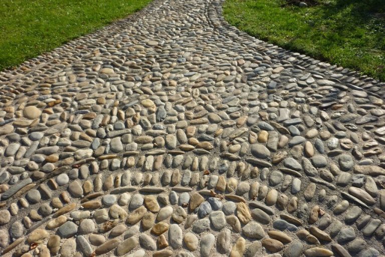 What are the Differences Between Cobbles, Pavers and Setts? - HGH Granite